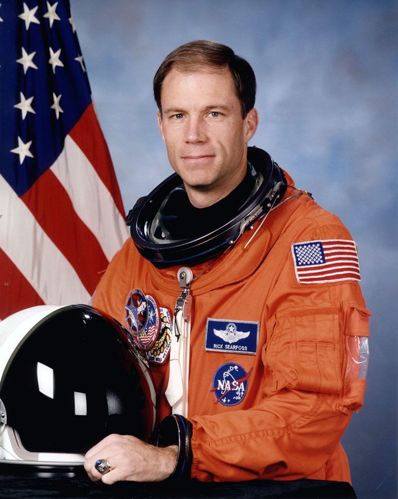 Astronaut Rick Searfoss, Who Flew On Three Space Shuttle Missions, Dies ...