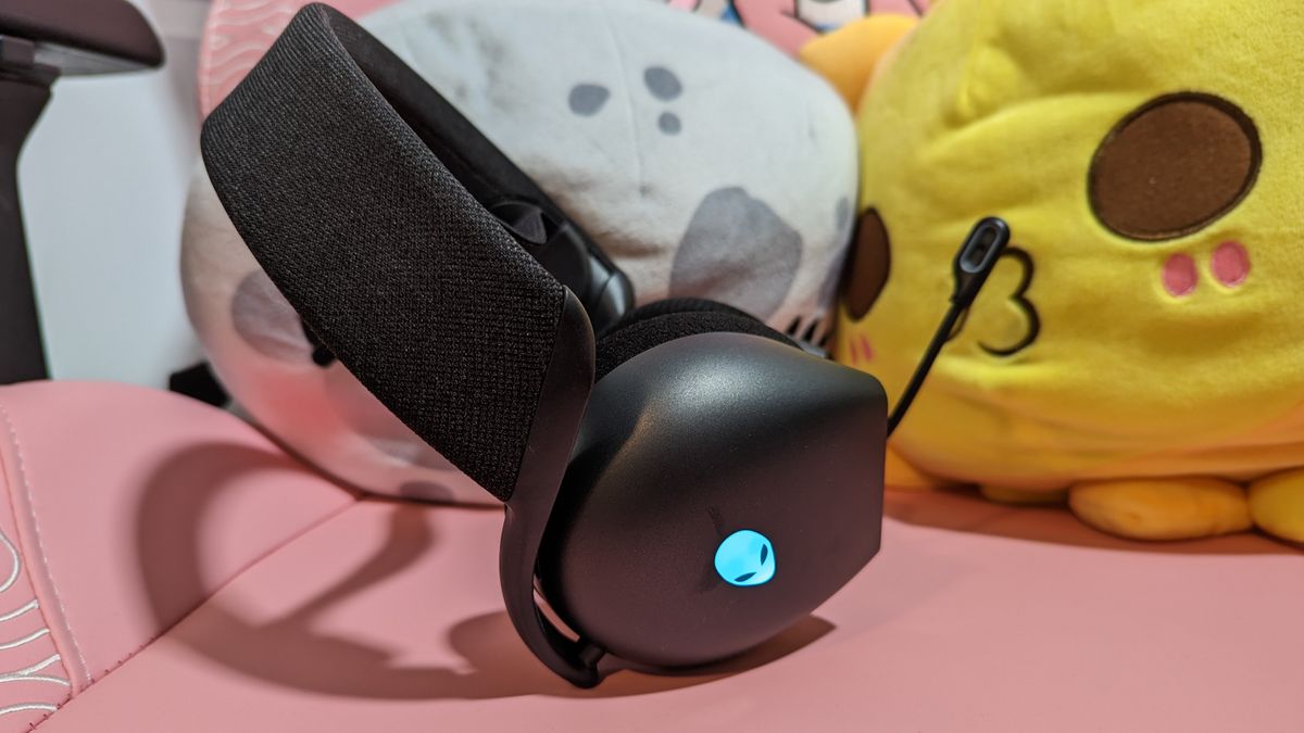 Alienware AW720H gaming headset review | Laptop Mag