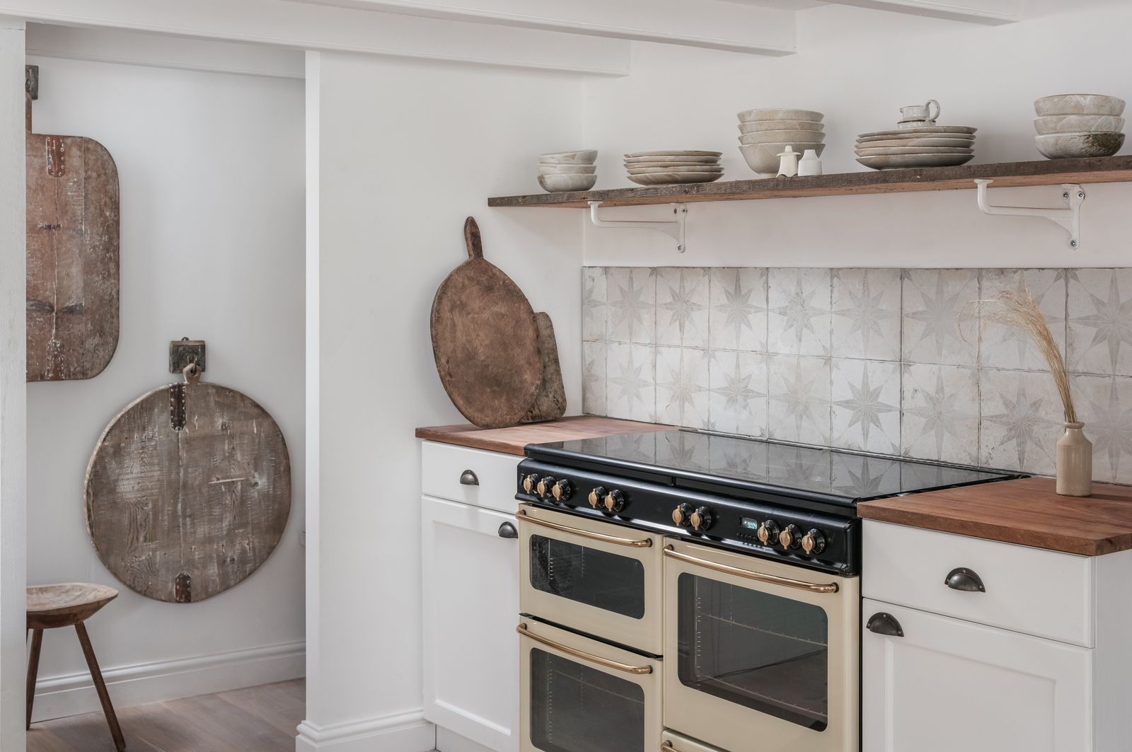 A modern rustic Cornish cottage that's a neutral lovers dream | Livingetc