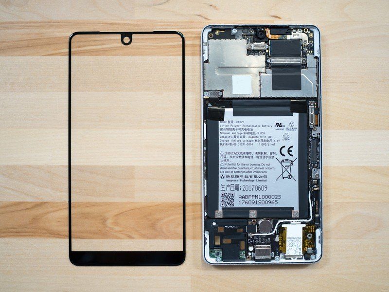 Essential Phone review: One (big) step away from the flagship ...