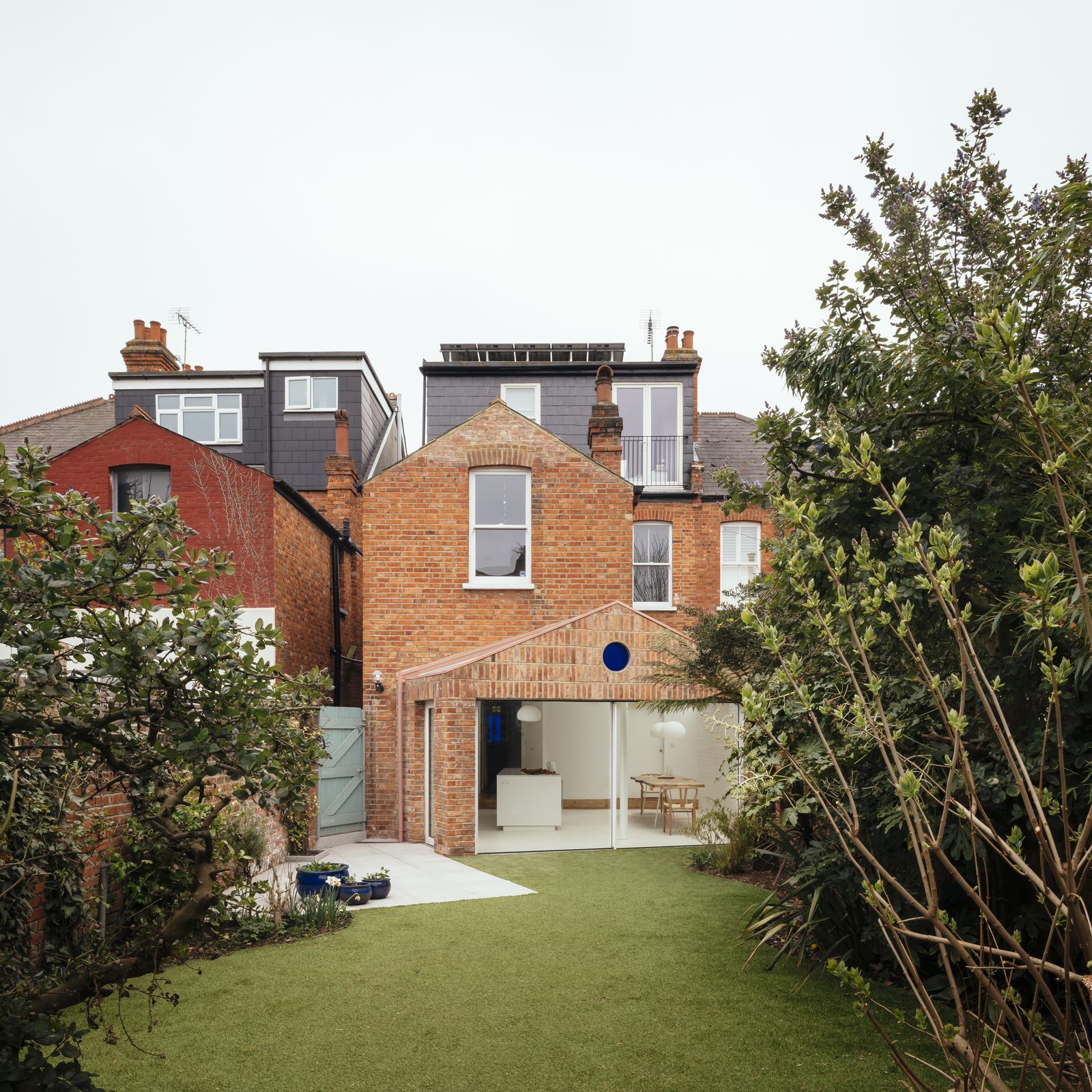Sustainable architecture – a guide to eco-friendly, energy saving homes ...