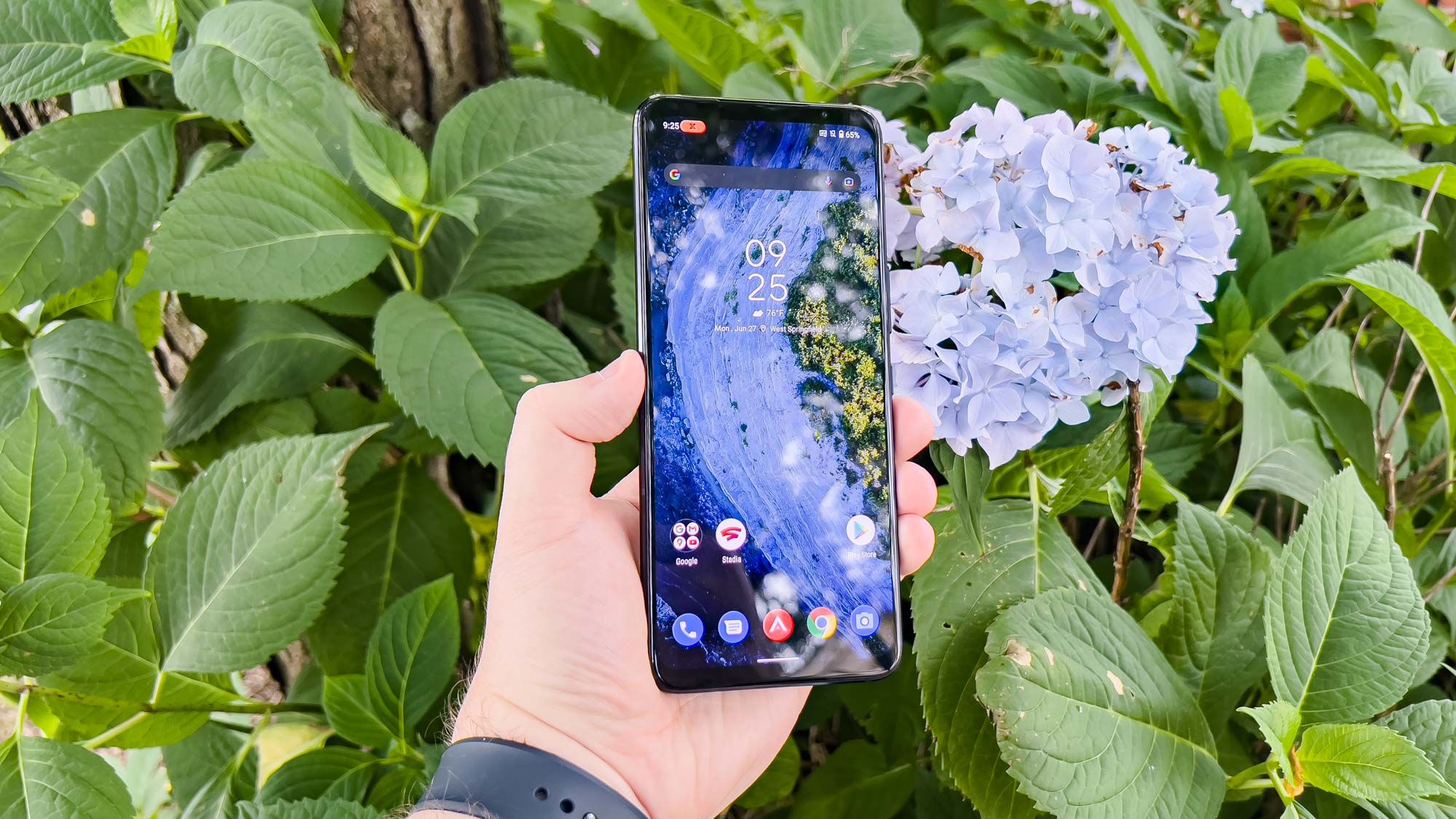 This phone has the longest battery life in years — and it’s not from ...