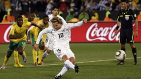 Forlan shines in thumping Uruguay win | FourFourTwo