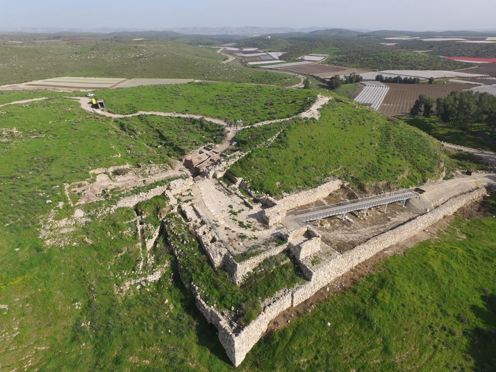 Photos: Biblical Gate Shrine Uncovered in Israel's Tel Lachish National ...