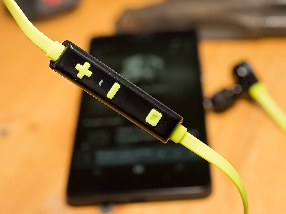 Mpow's Seashell Bluetooth sport headphones offer noise cancellation on ...