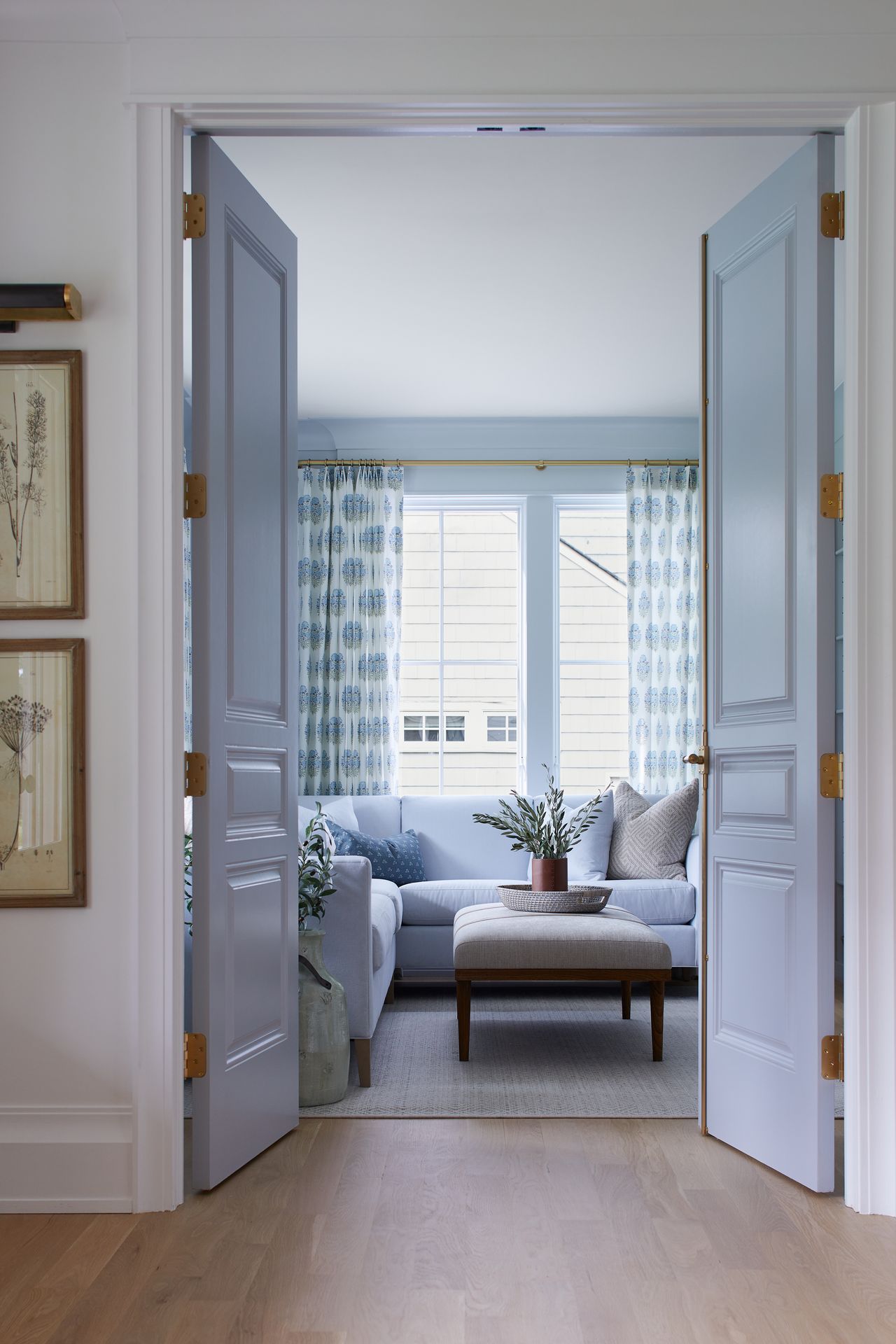 How can I use color to make my living room feel more calming? | Livingetc