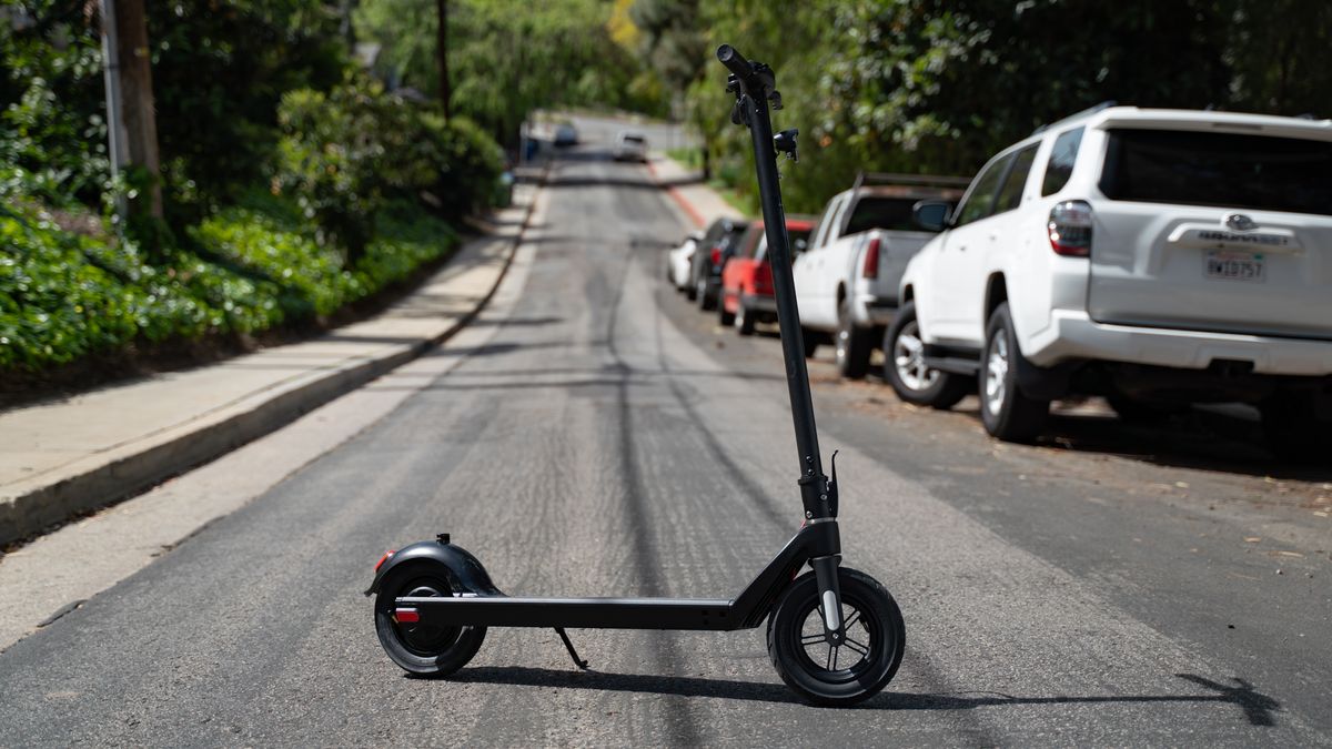 TurboAnt M10 commuting e-scooter review: light and fast scooting | T3