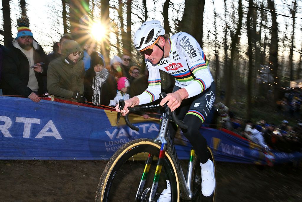 UCI Cyclo-cross World Cup Gavere: Mathieu van der Poel fends off Thibau ...