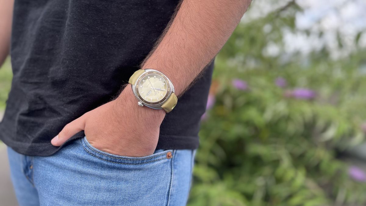 A Week on the Wrist with the Hamilton Pan Europ: the best everyday ...