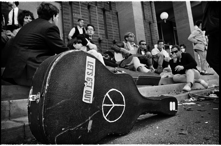 The origin story of the peace sign | The Week