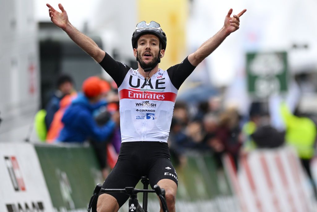 'We’ll celebrate with a bottle of vino’ - Adam Yates claims queen stage ...
