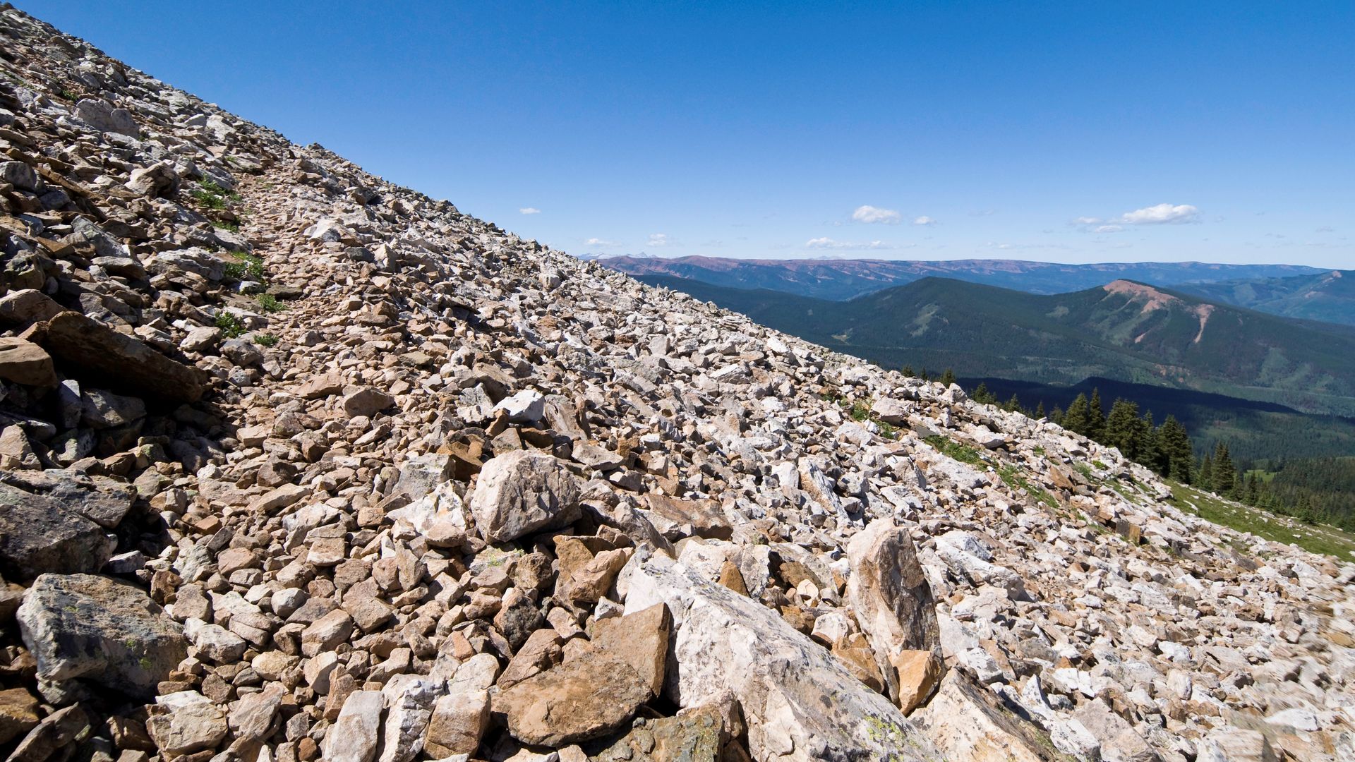 Texas hiker dies after slipping on scree field in Colorado | Advnture