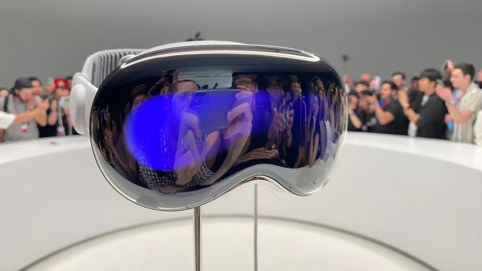 Apple's Vision Pro XR Headset Uses 90 Hz Micro-OLED Displays | Tom's ...