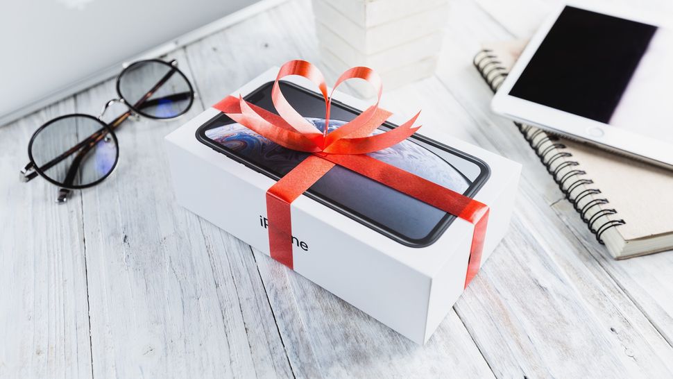 Giving a phone as a holiday gift? Follow these 7 tips | Tom's Guide