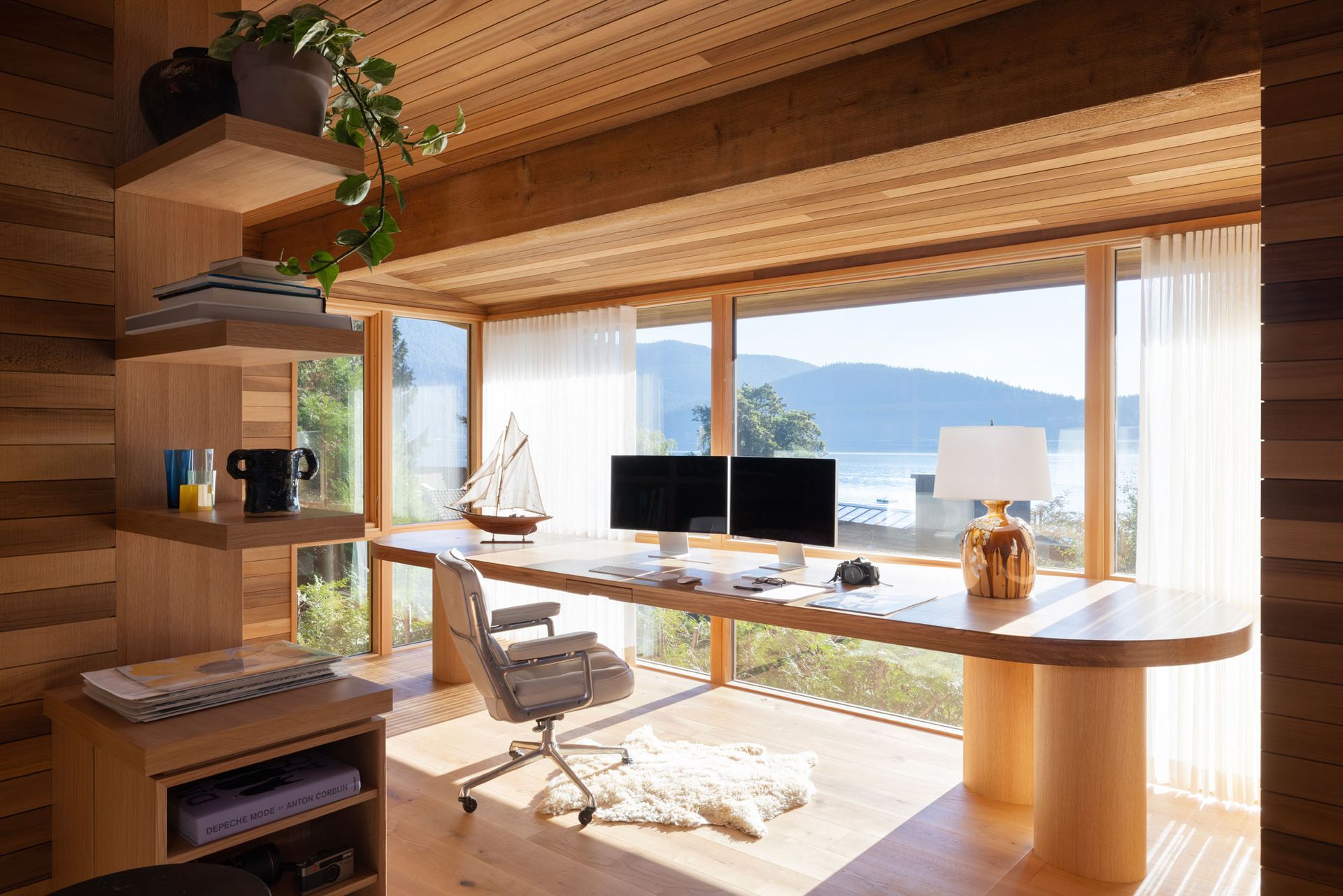 This Converted Trailer Turned Garden Guest House Has Incredible Interiors