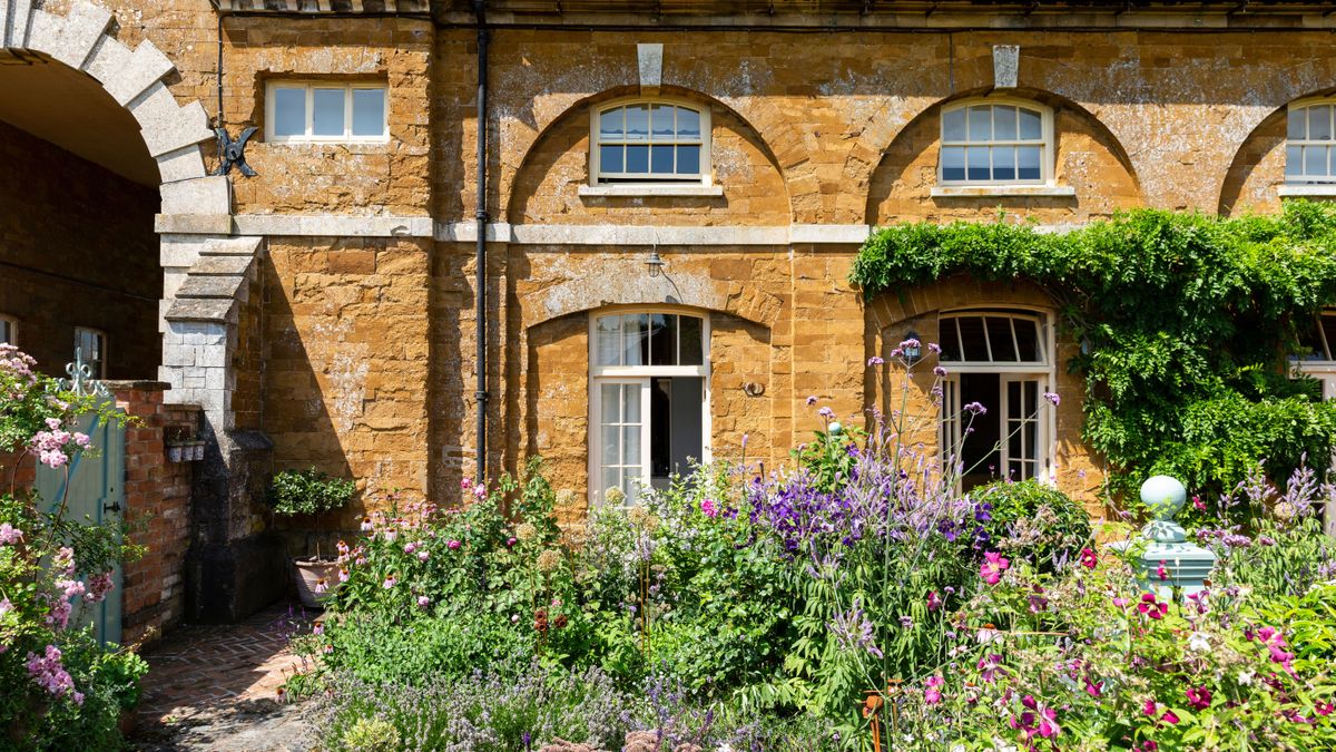 Real home: explore an 18th-century converted coach house | Real Homes