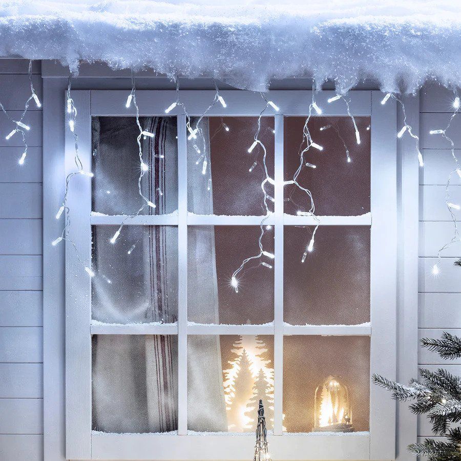 How to hang Christmas lights around windows without nails | Ideal Home