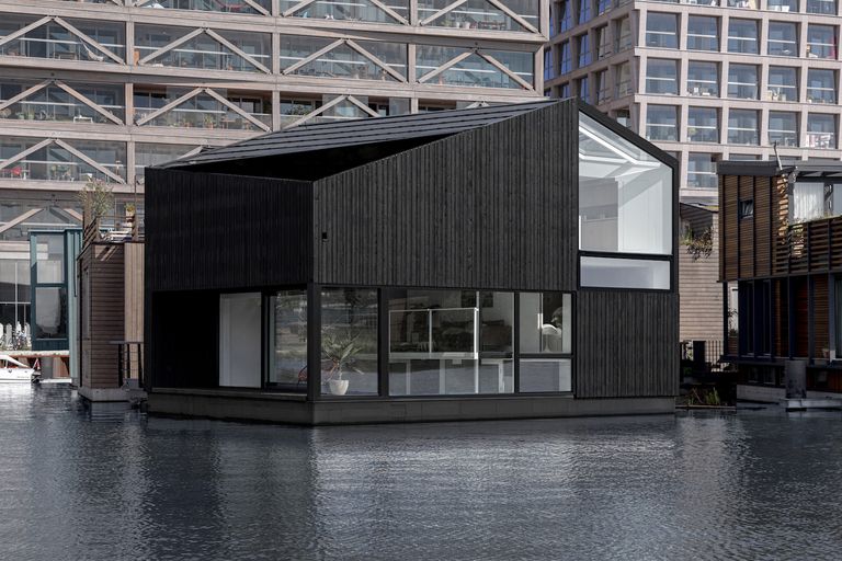 Explore a modern floating home in Amsterdam | Livingetc