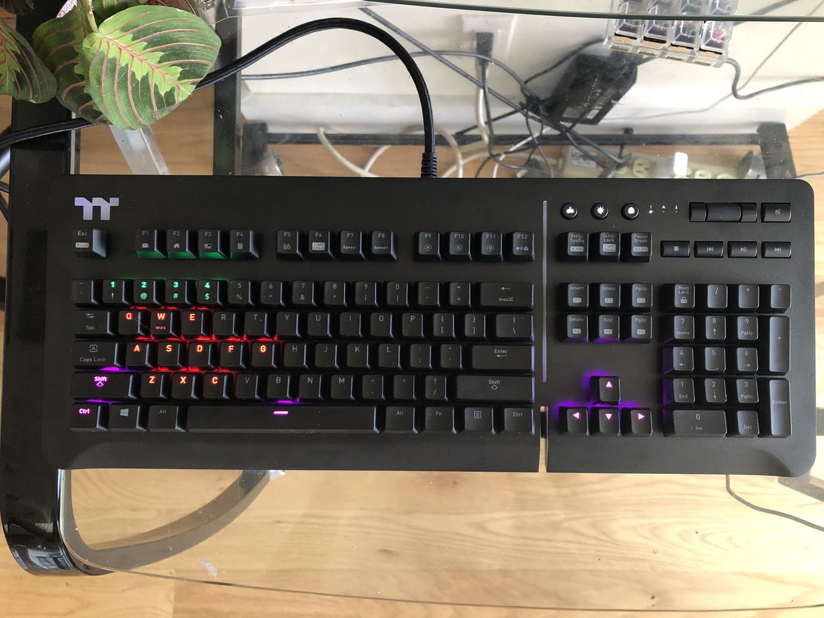 Thermaltake Level 20 Gaming Keyboard Review: RGB Overload Controlled by ...