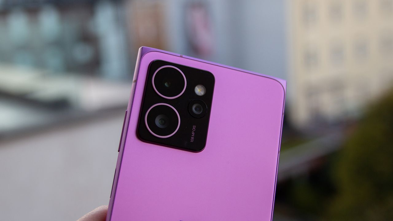 HMD Skyline review: repairability and retro looks | T3