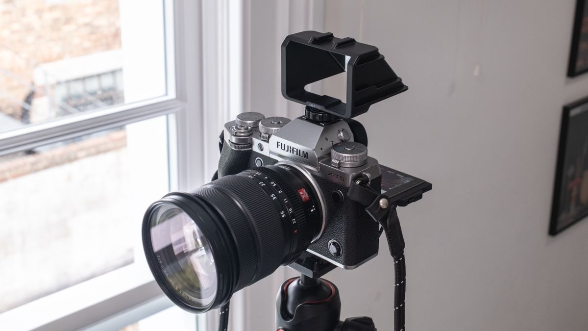 I turned my Fujifilm X-T5 into a vlogging camera for less than US$20 ...