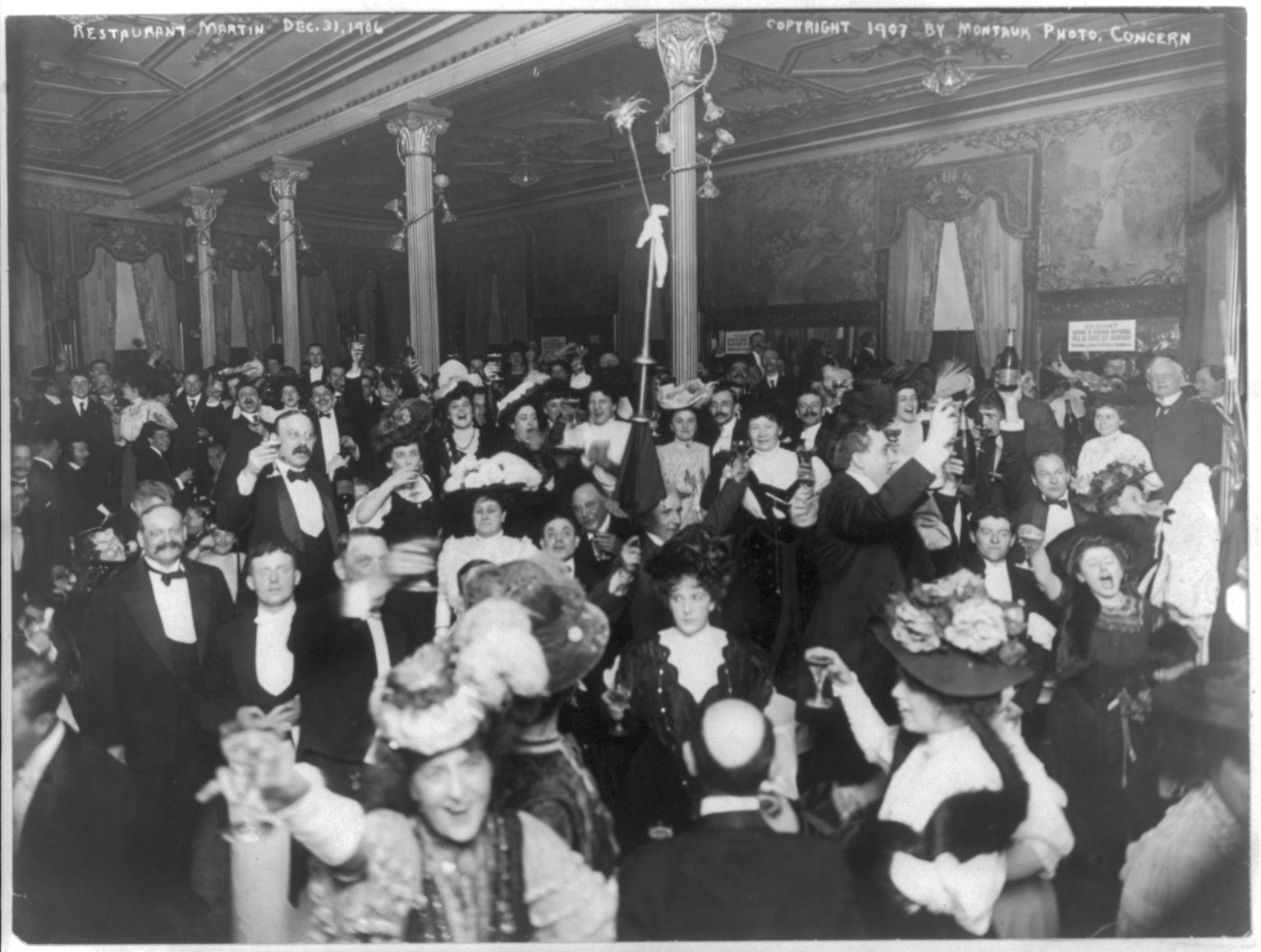 11 vintage photos of endearingly raucous parties of New Year's past ...