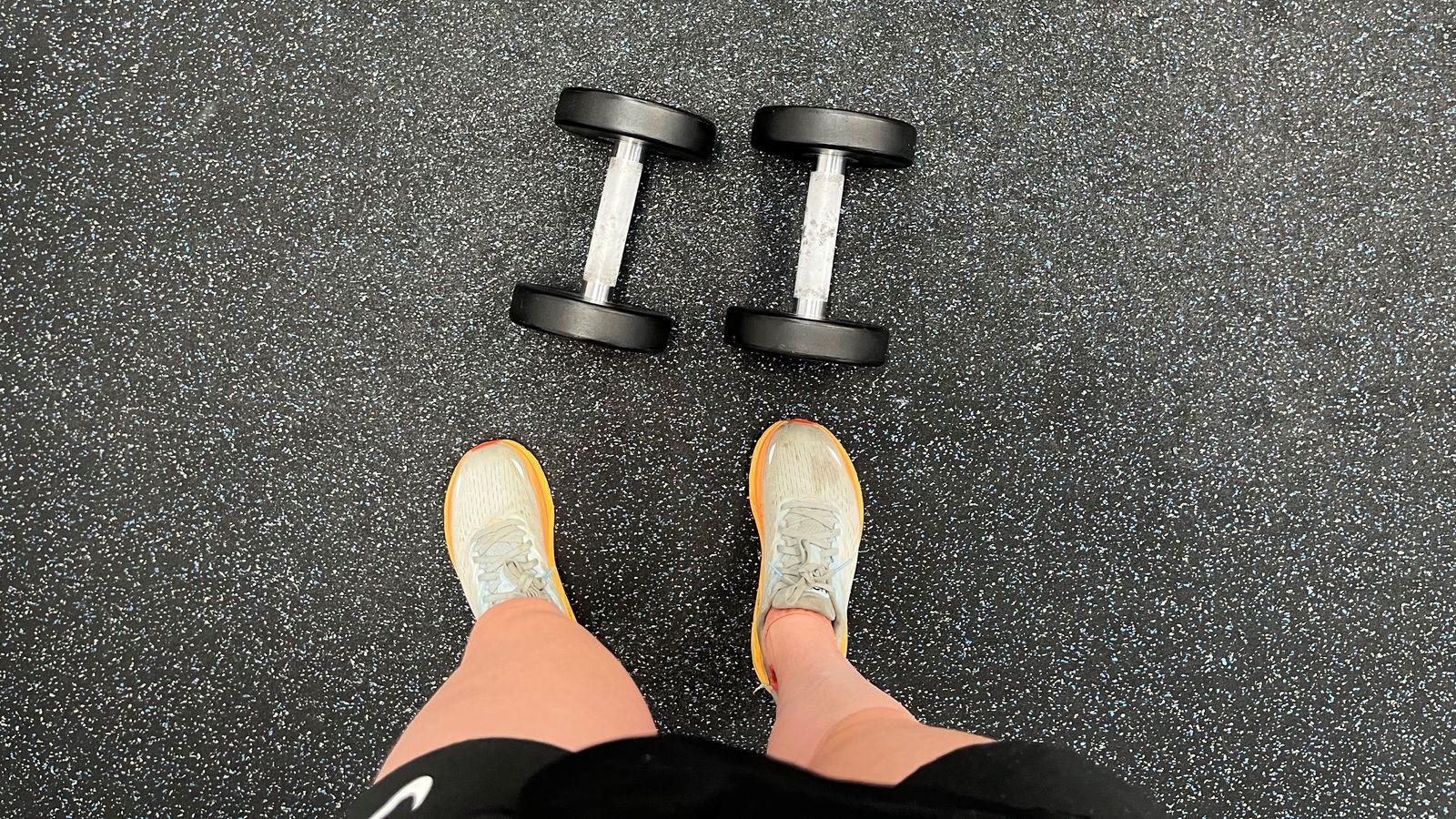 I tried this six-move dumbbell lower-body workout, and my legs feel ...