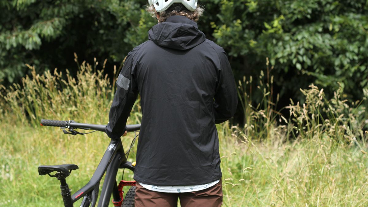 Rapha Trail Lightweight jacket review – packable lightweight weather ...