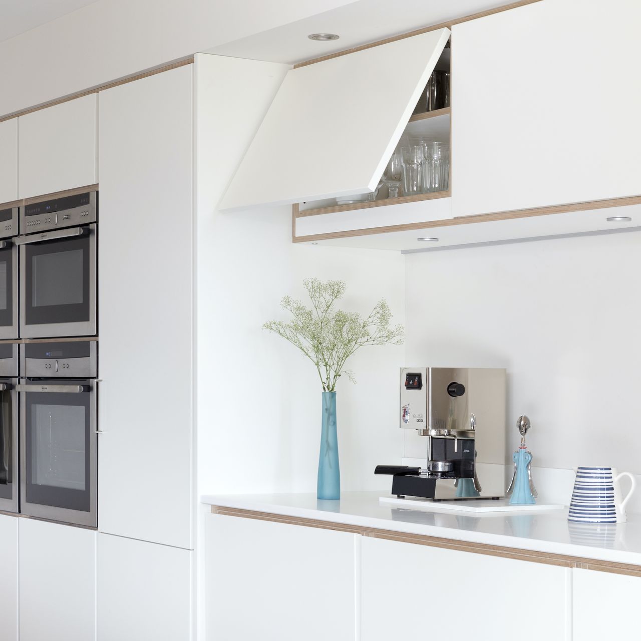 10 Narrow kitchen ideas – 10 ways to work this tricky shape | Ideal Home