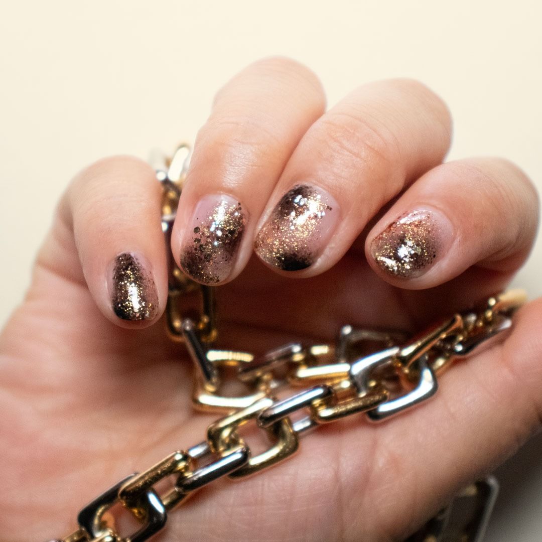 17 Gold Nail Ideas That Always Look Chic, From Manicurists | Who What Wear