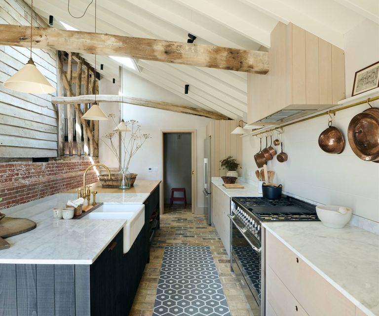 Narrow kitchen layout rules: 9 ways to make yours work better | Homes ...