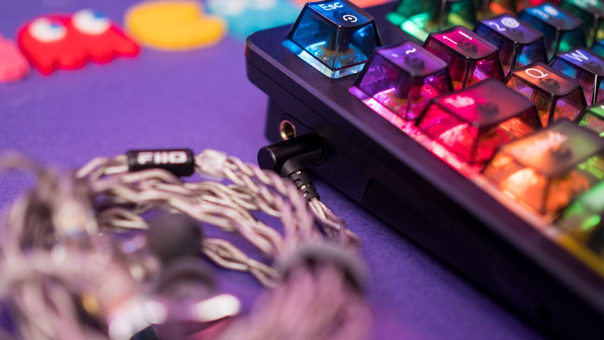 Fiio KB3 HiFi Audio Mechanical Keyboard review: This keyboard doubles ...