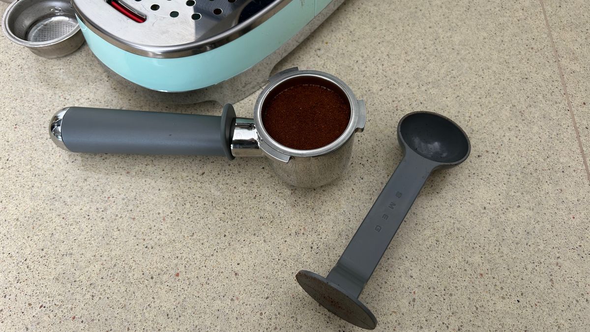 Smeg ECF02 Manual Espresso Coffee Machine review: Smeg upgrades its ...