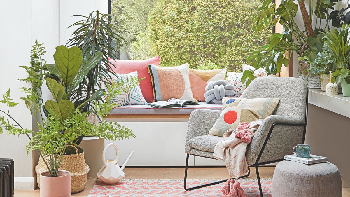 How to repot houseplants in 5 easy steps | Ideal Home