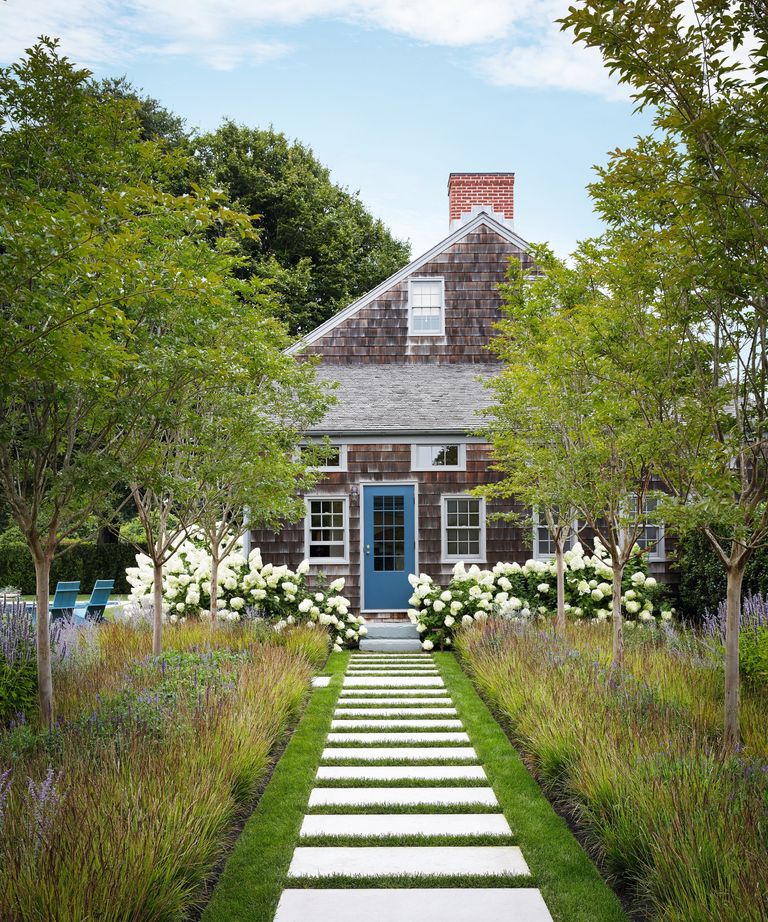 11 window trim colors to elevate your home's exterior | Homes and Gardens