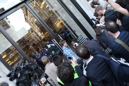 In pictures: Madness of the iPad queue | TechRadar