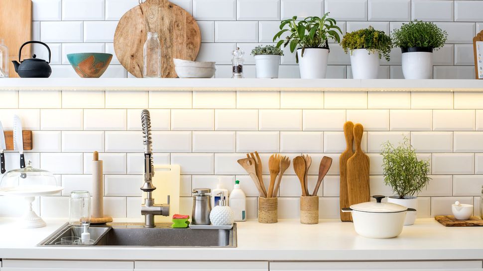 How to tile a kitchen wall: Our expert step-by-step guide | Homebuilding