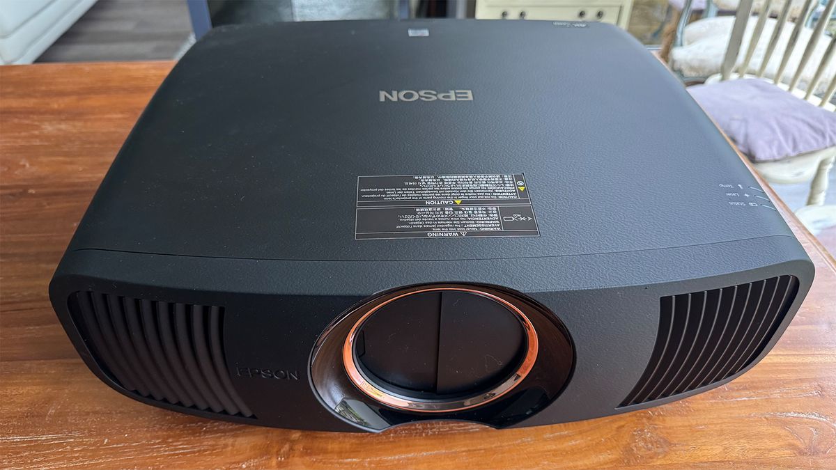 Epson EH-LS9000 vs EH-QB1000: which five-star 4K projector should you ...