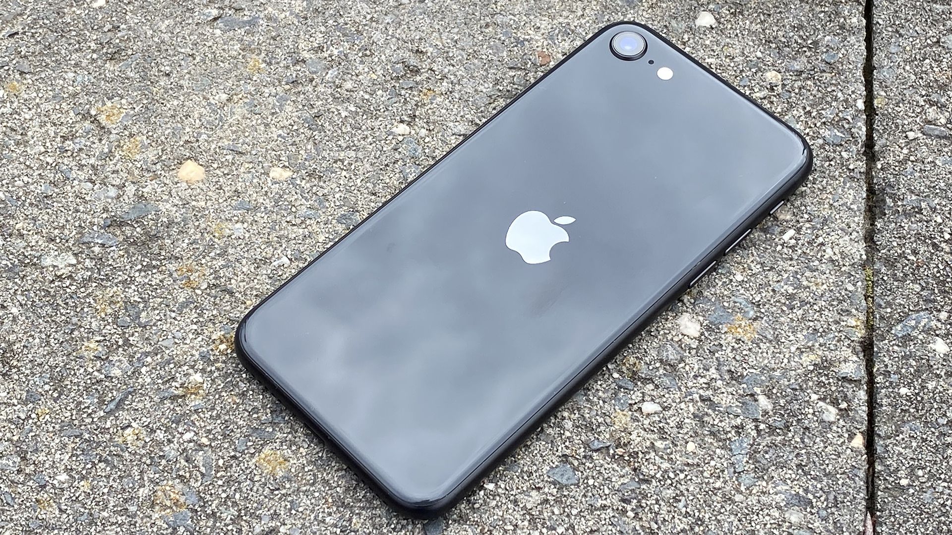 iPhone SE 3 — the old school design needs to go | Tom's Guide