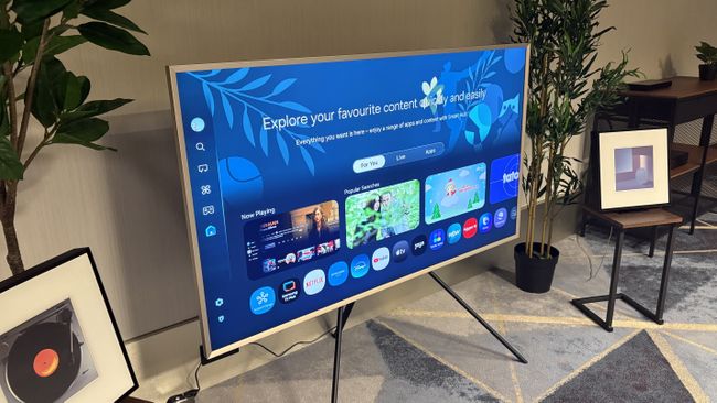 Samsung's One UI system makes the leap from Galaxy smartphones to OLED ...