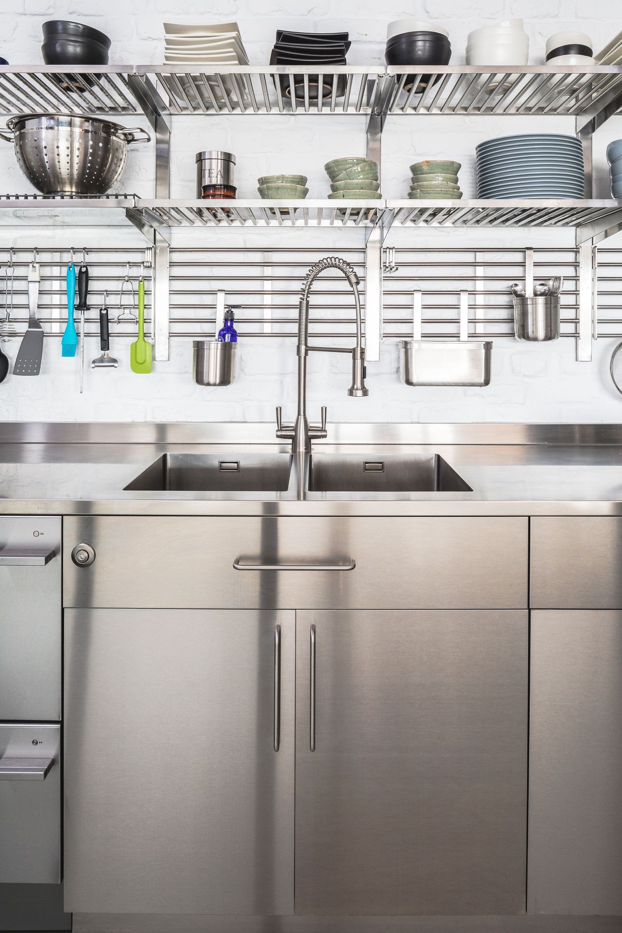 Stainless steel kitchens are the new luxe trend to try | Livingetc