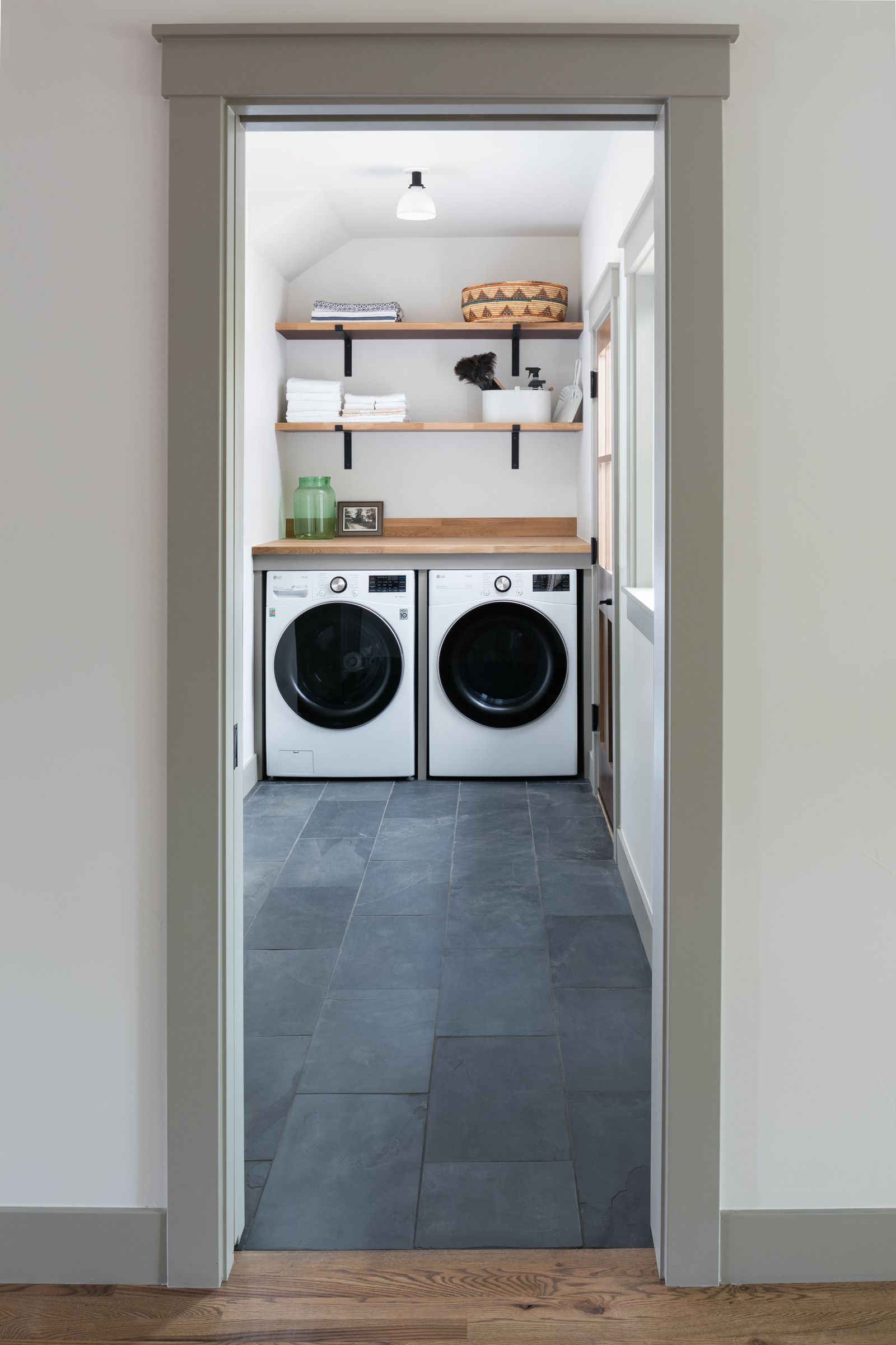 5 Things People With Surprisingly Chic Laundry Rooms Always Have ...