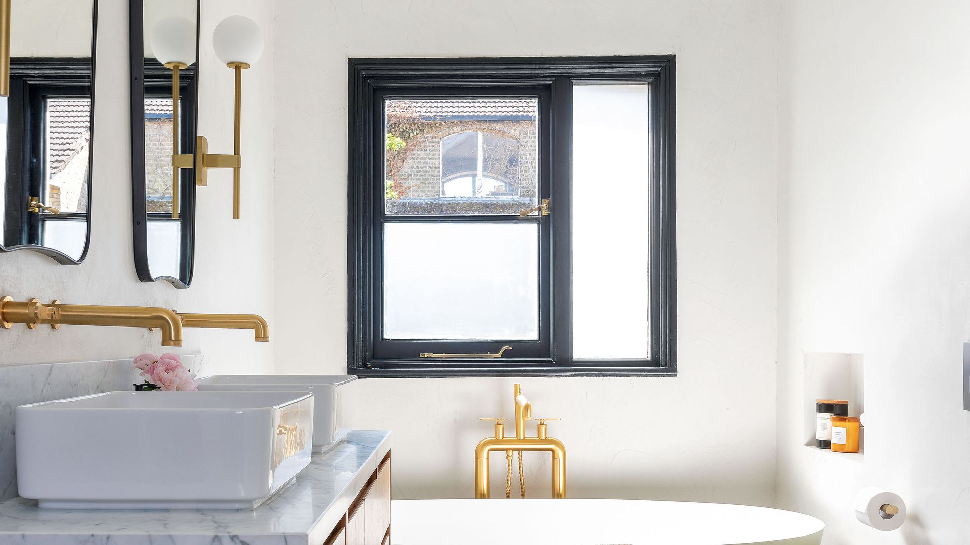 How putting kitchen foil on windows is our heatwave saviour | Ideal Home