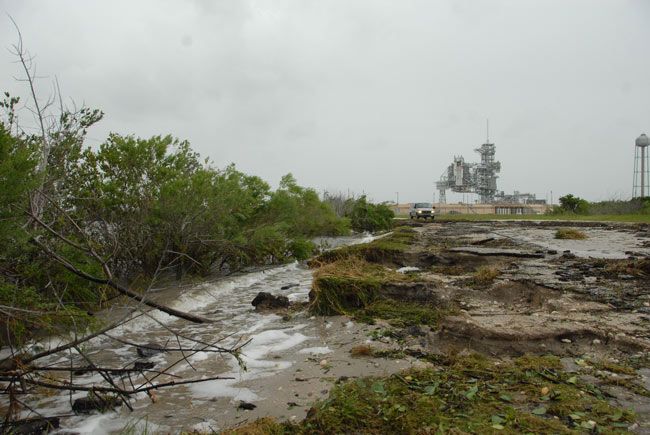 Space Shuttle Atlantis Beats Weather for Move | Space