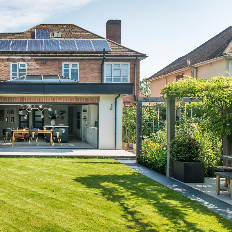 Will a dehumidifier dry out damp walls? Experts explain | Ideal Home