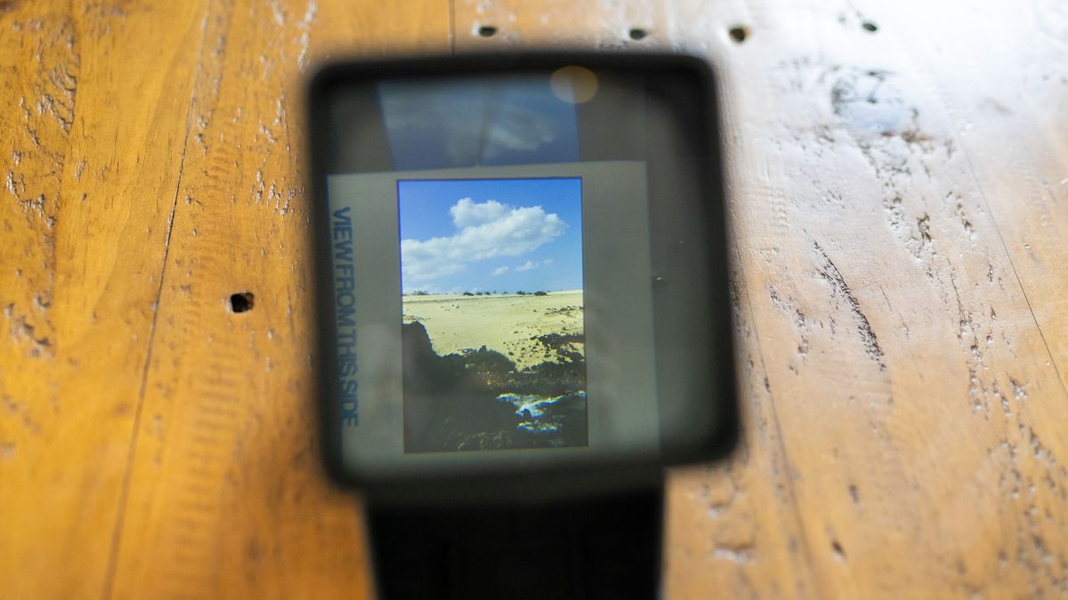 Photolux SV-3 LED slide viewer review | Digital Camera World