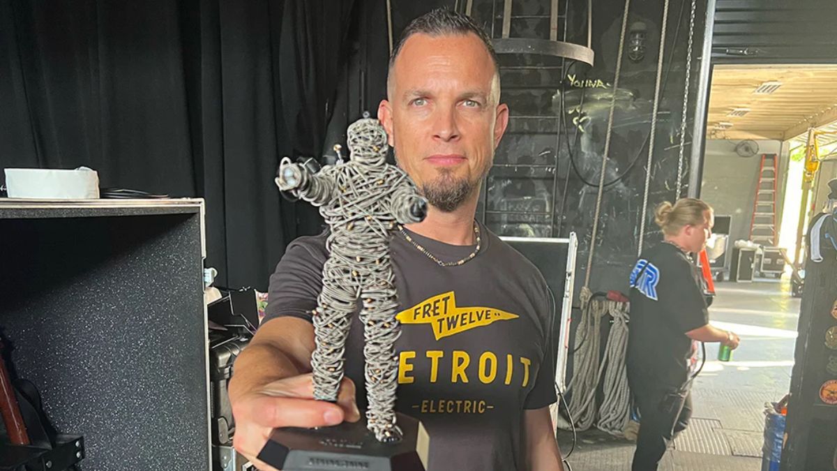 The String Thing turns old strings into sculptures | Guitar World