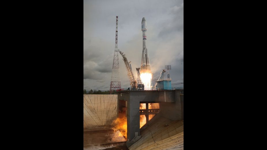 In Photos: Soyuz Rocket Launches Russia's Meteor M2-2 Weather Satellite ...