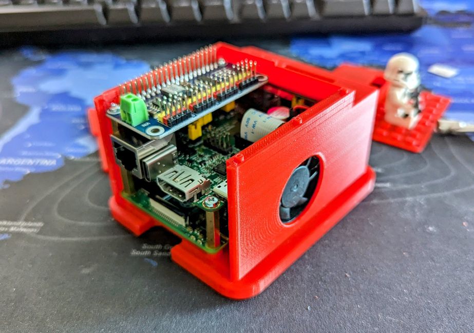 Raspberry Pi KVM Powers On 16 Mac Minis with 8 Servos | Tom's Hardware