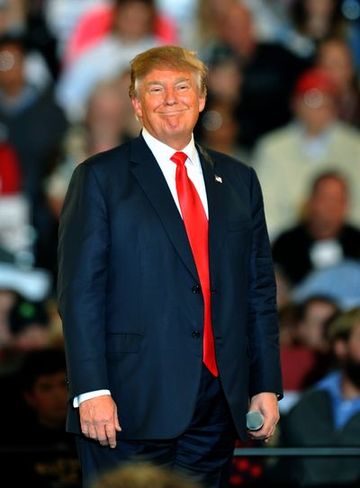 Does Donald Trump Spray Tan? - Tracking Donald Trump's Fading Tan ...